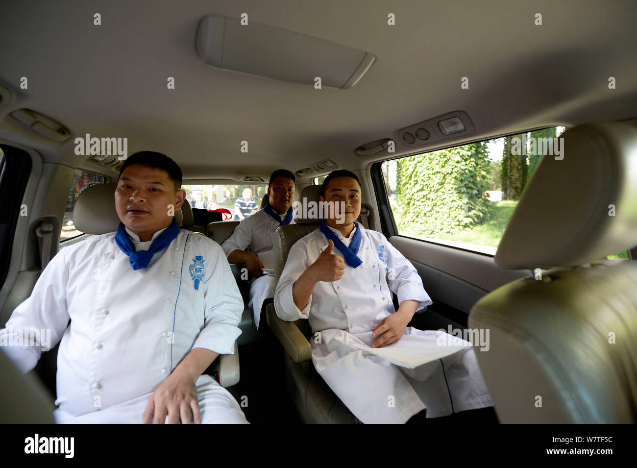 Chefs from a private kitchen platform are on the way to a customer's ...