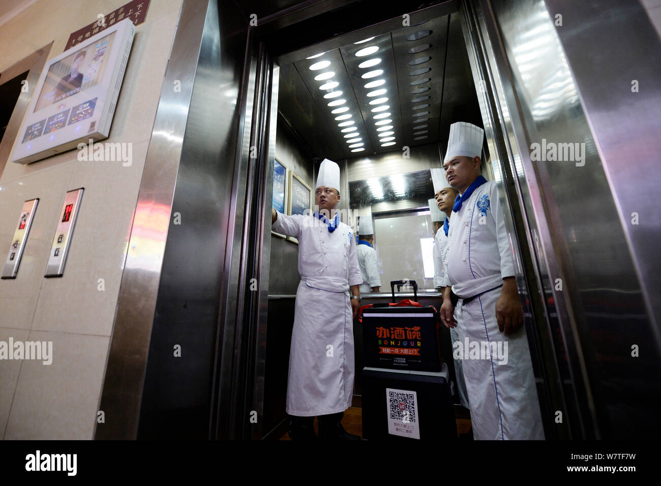 Kitchen platform hi-res stock photography and images - Alamy