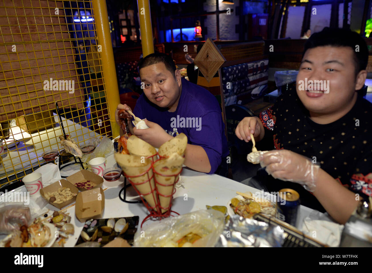 Obese men hi-res stock photography and images - Alamy