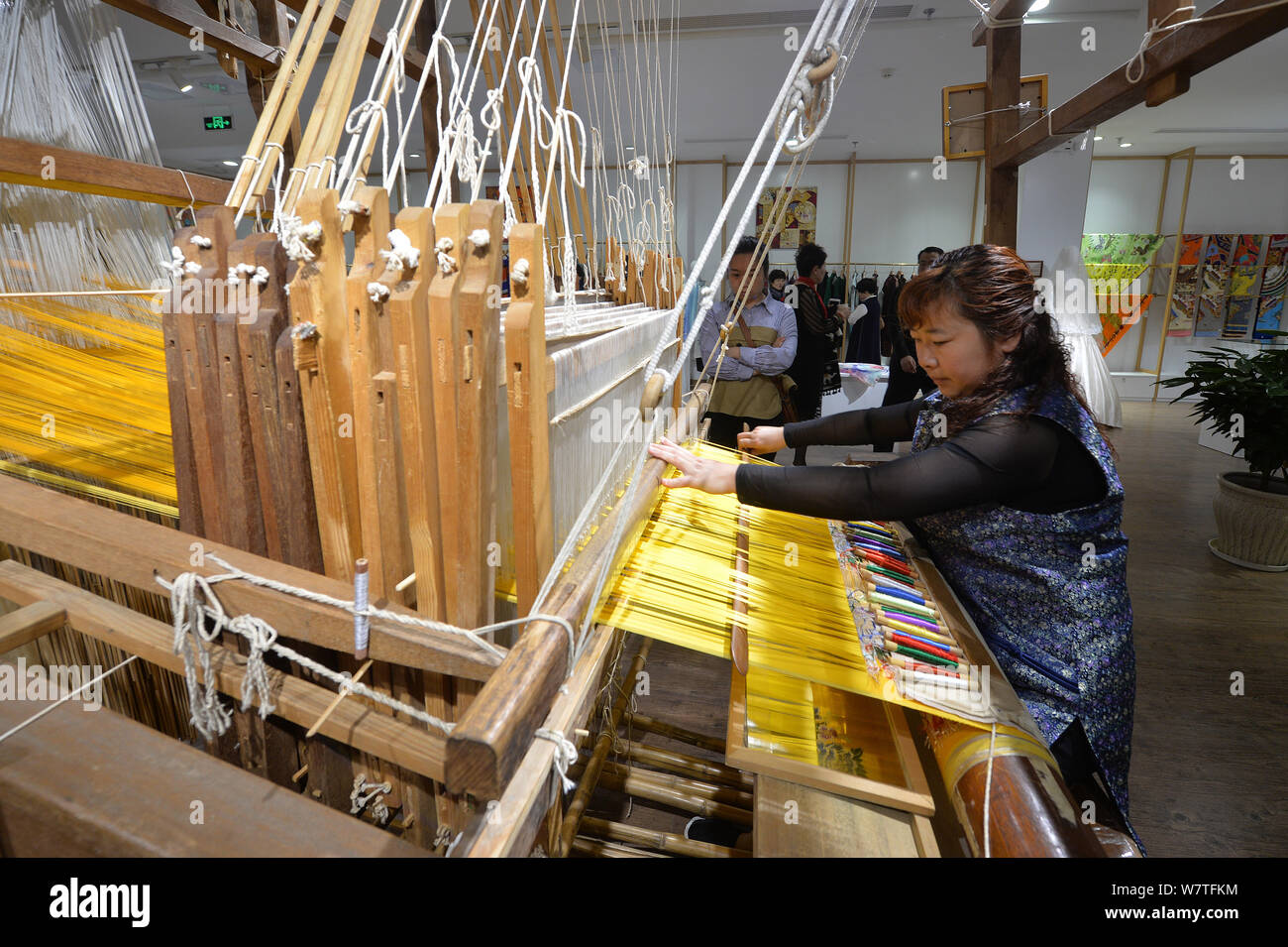 Chinese silk loom worker hi-res stock photography and images - Alamy