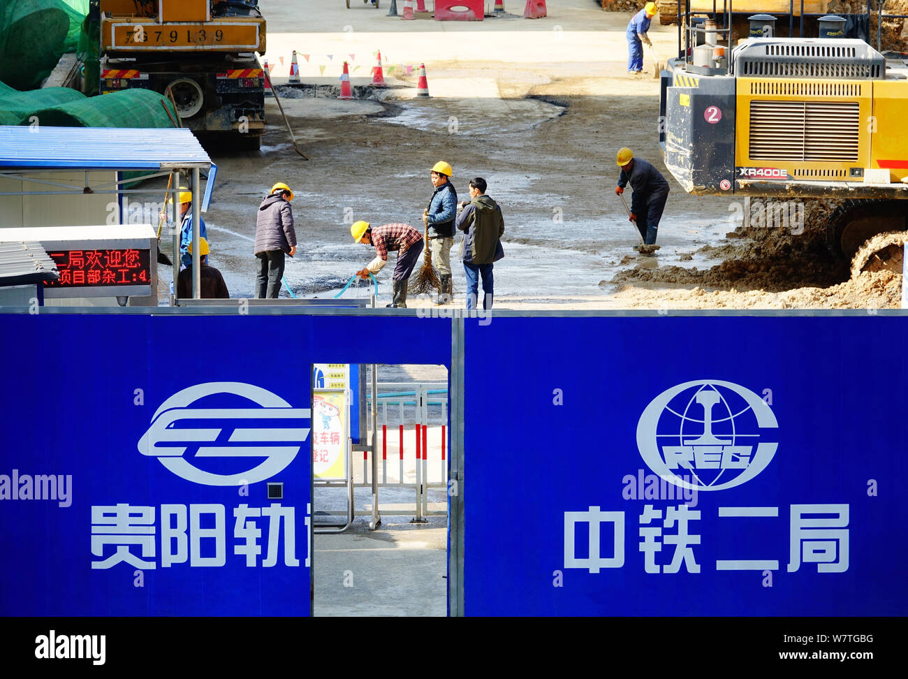 --FILE--Chinese workers labor at the construction site of Guiyang Urban ...