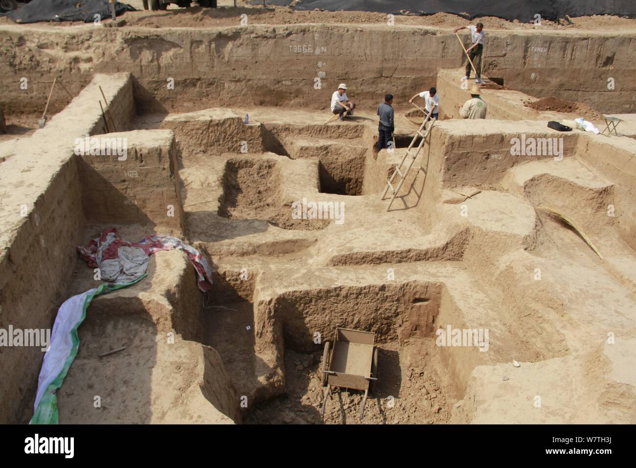 Yinxu tomb hi-res stock photography and images - Alamy