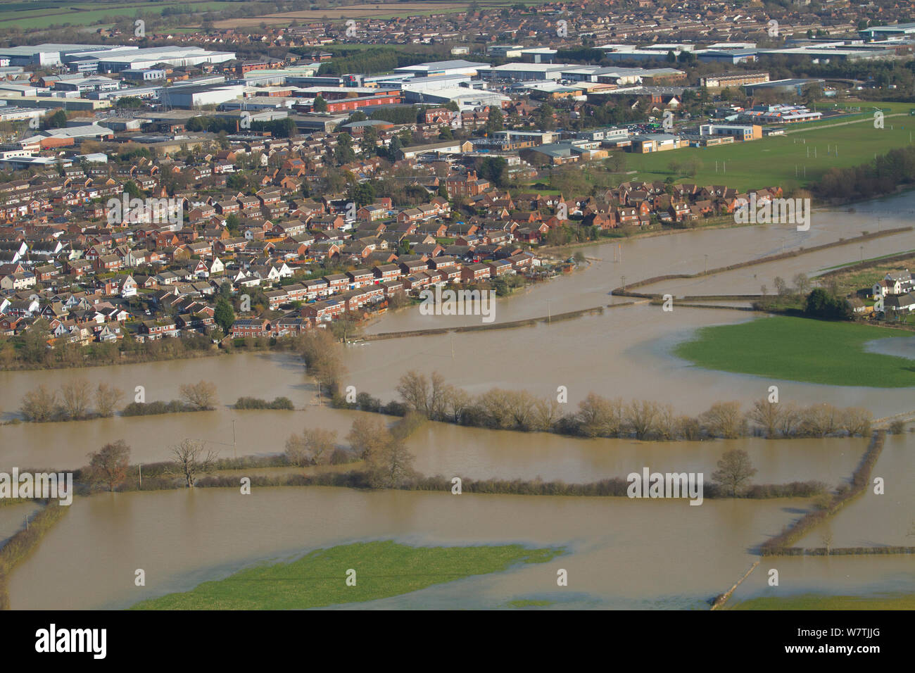 Town of Tewkesbury threatened with flood waters, during February 2014 ...