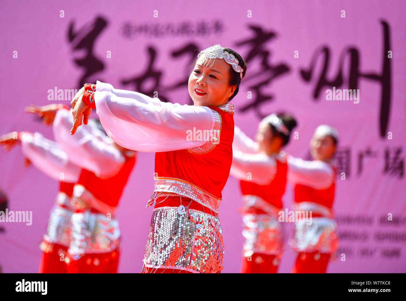 Contestants from 28 teams across the country perform square dancing ...