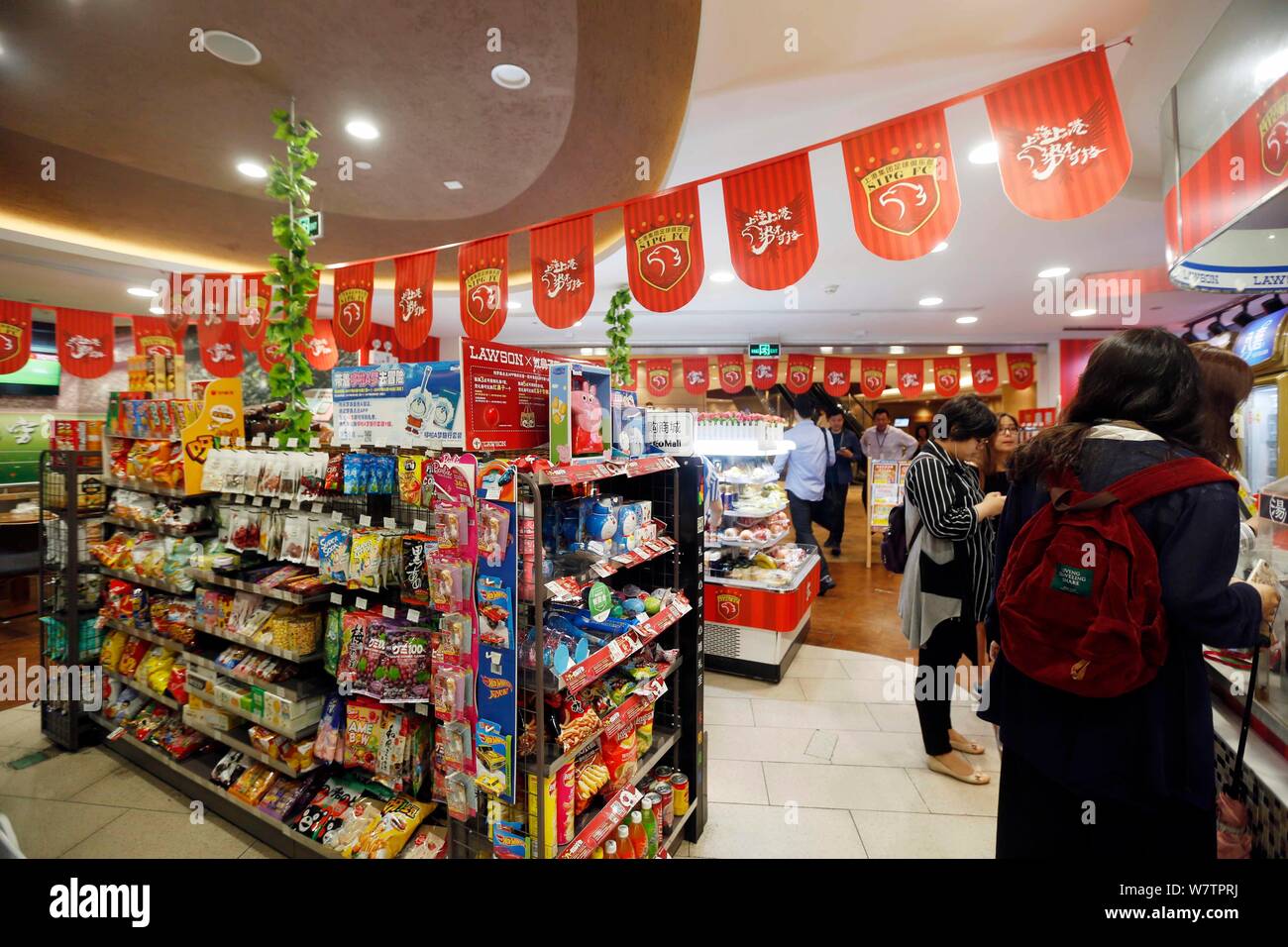 Chinese customers shop at the Lawson's new concept store cooperated ...