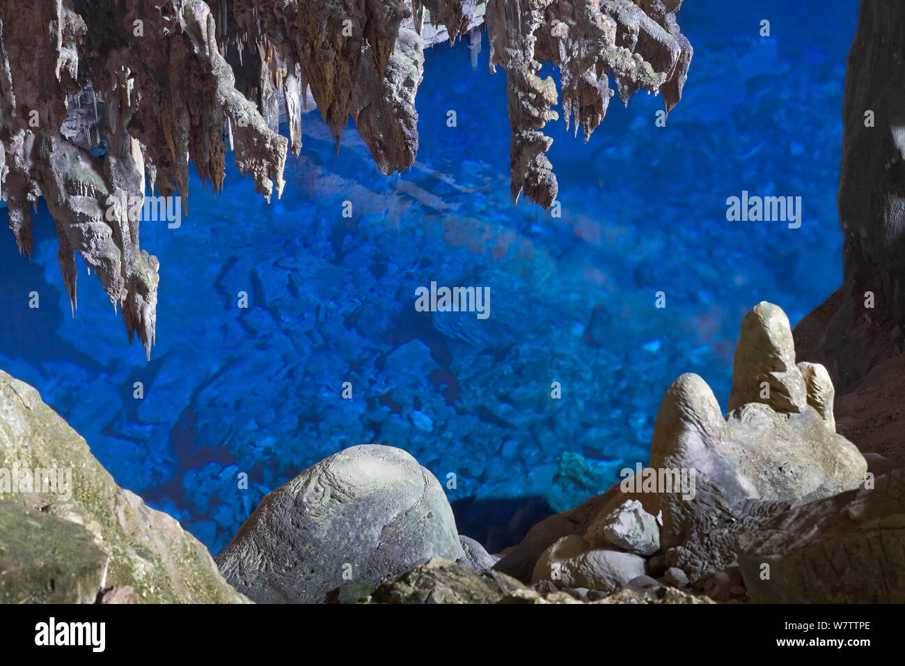 Gruta azul cave hi-res stock photography and images - Alamy