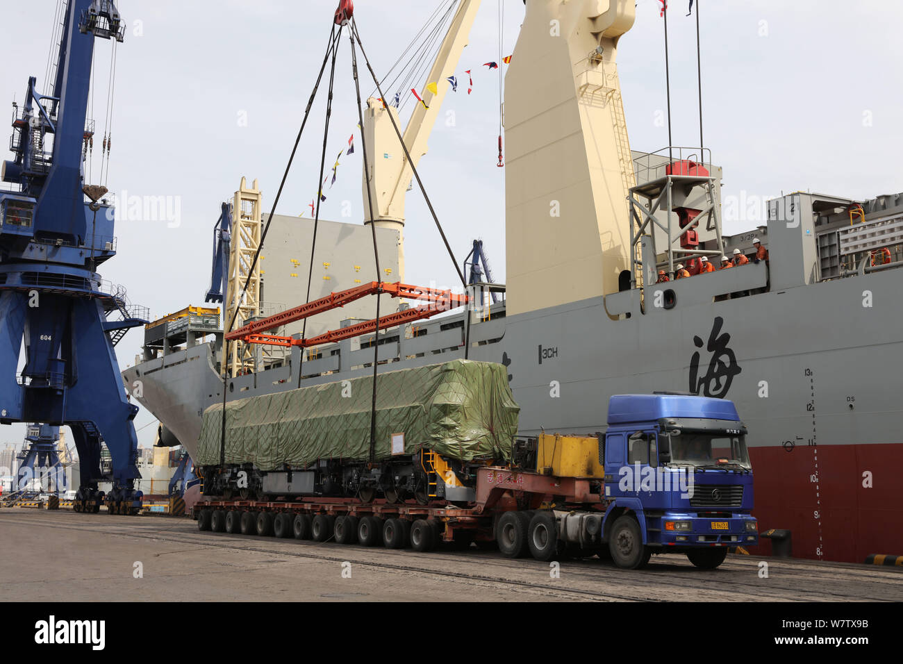Chinese new-generation training vessel "Yupeng" setting off on its ...