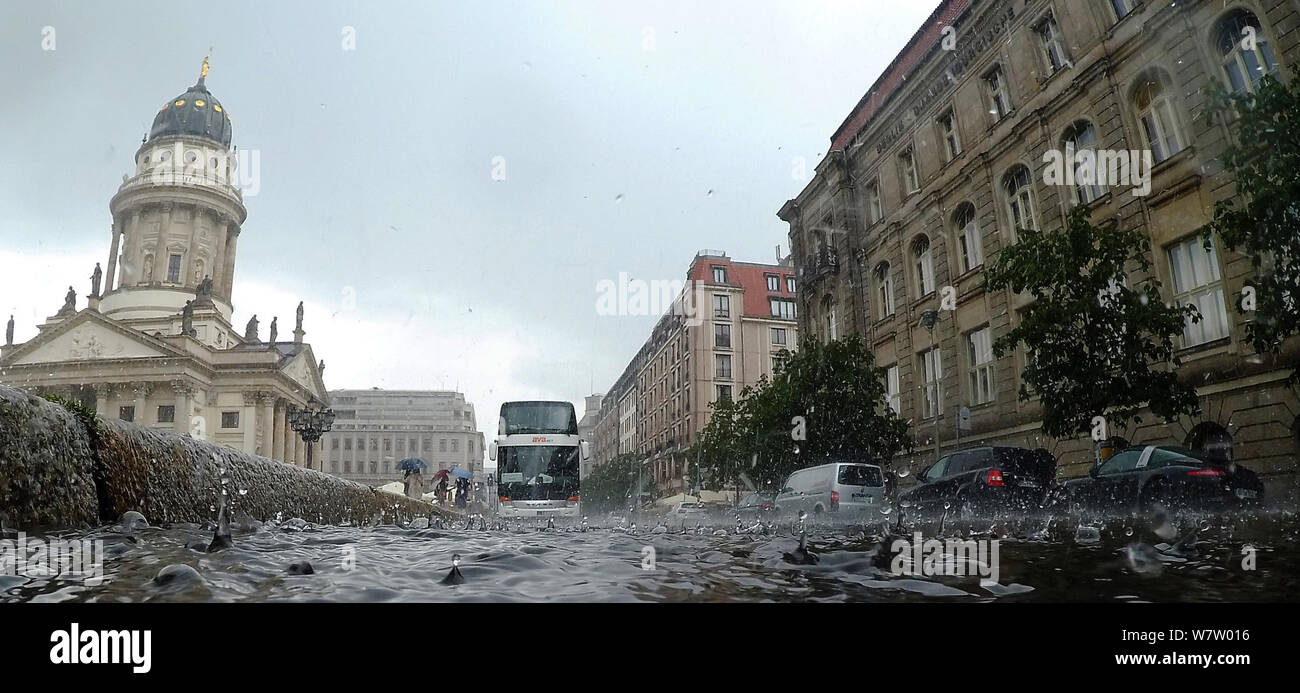 Berlin, Germany. 07th Aug, 2019. A short and heavy shower of rain ...