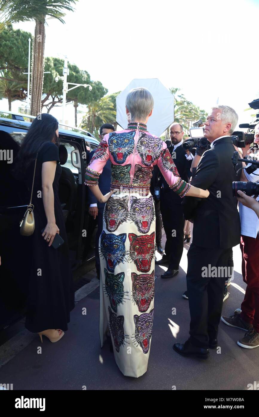 Chinese singer Li Yuchun dressed in a Gucci roaring tiger cheongsam ...