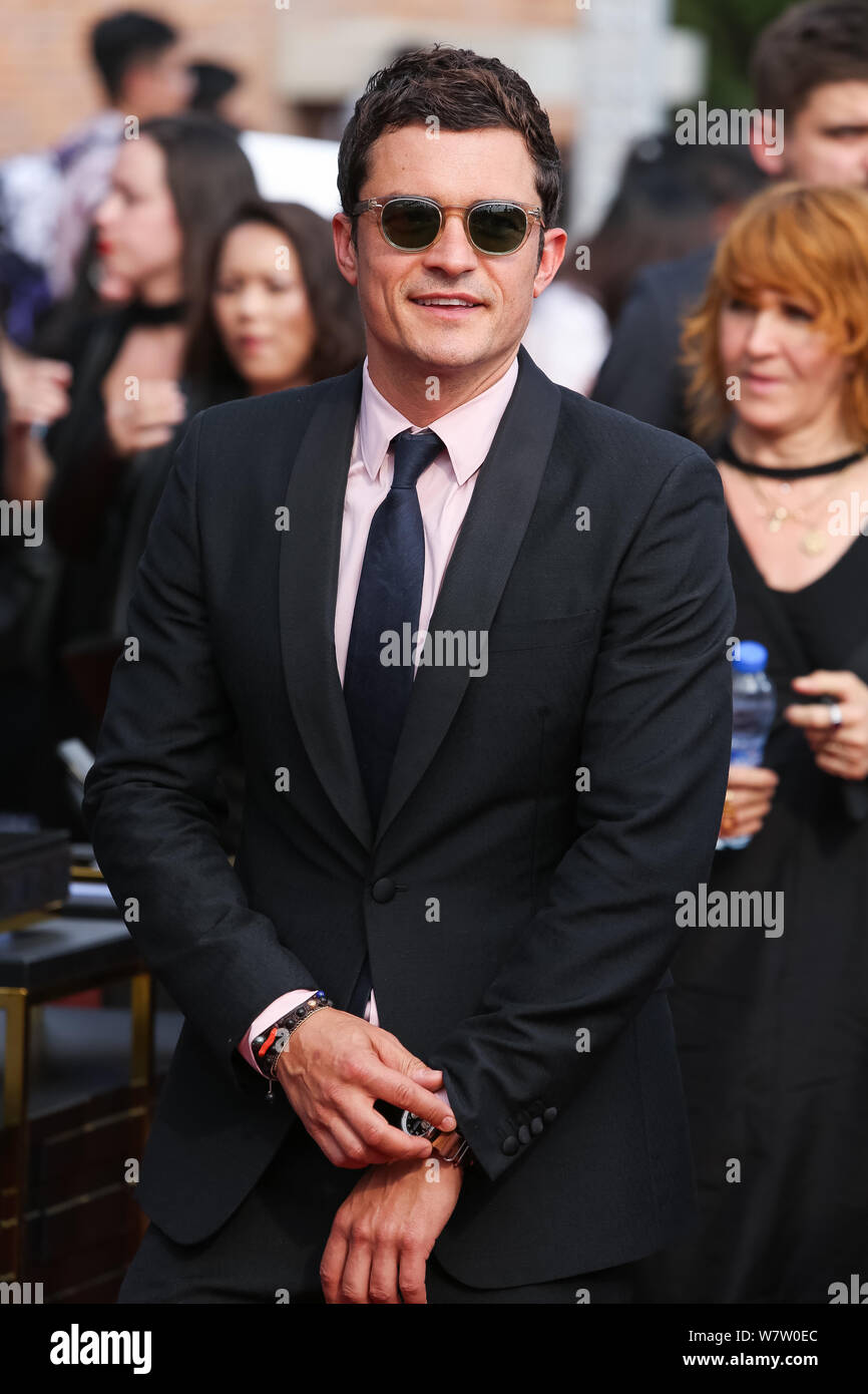 English actor Orlando Bloom arrives on the red carpet for the premiere ...