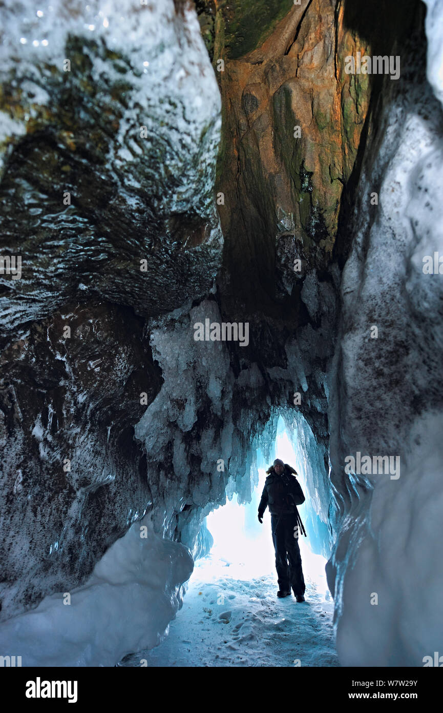 Mouth of cave hi-res stock photography and images - Alamy
