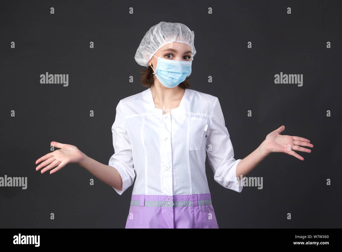 Confused woman hospital hi-res stock photography and images - Alamy