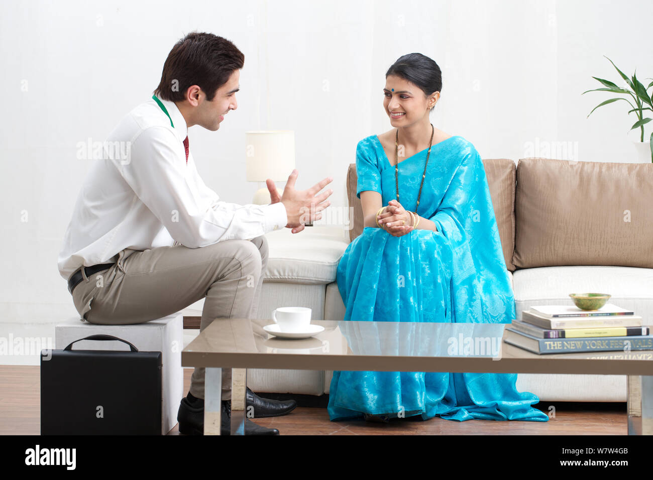 Client consultation real estate hi-res stock photography and images - Alamy