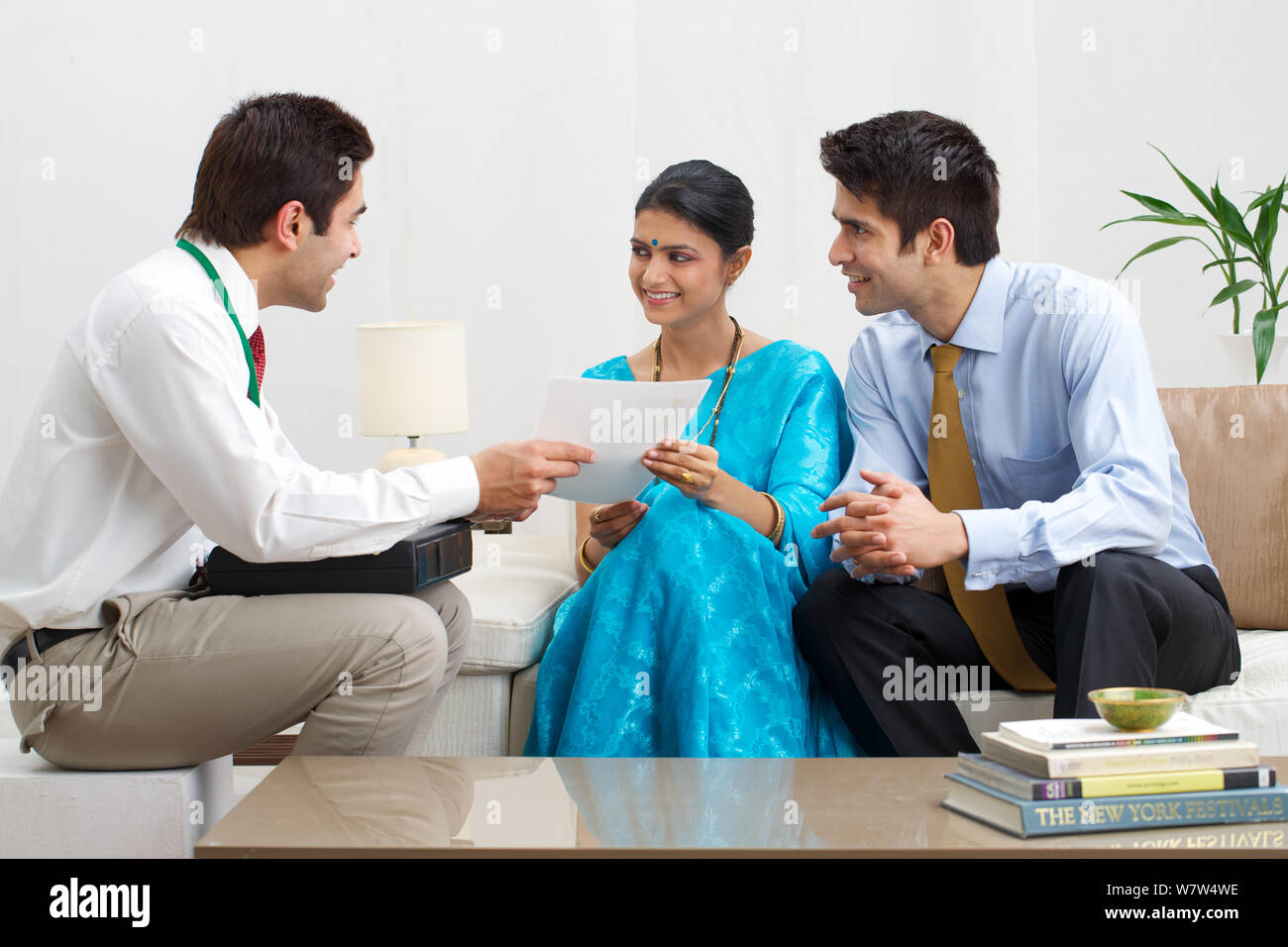 Giving documents hi-res stock photography and images - Alamy