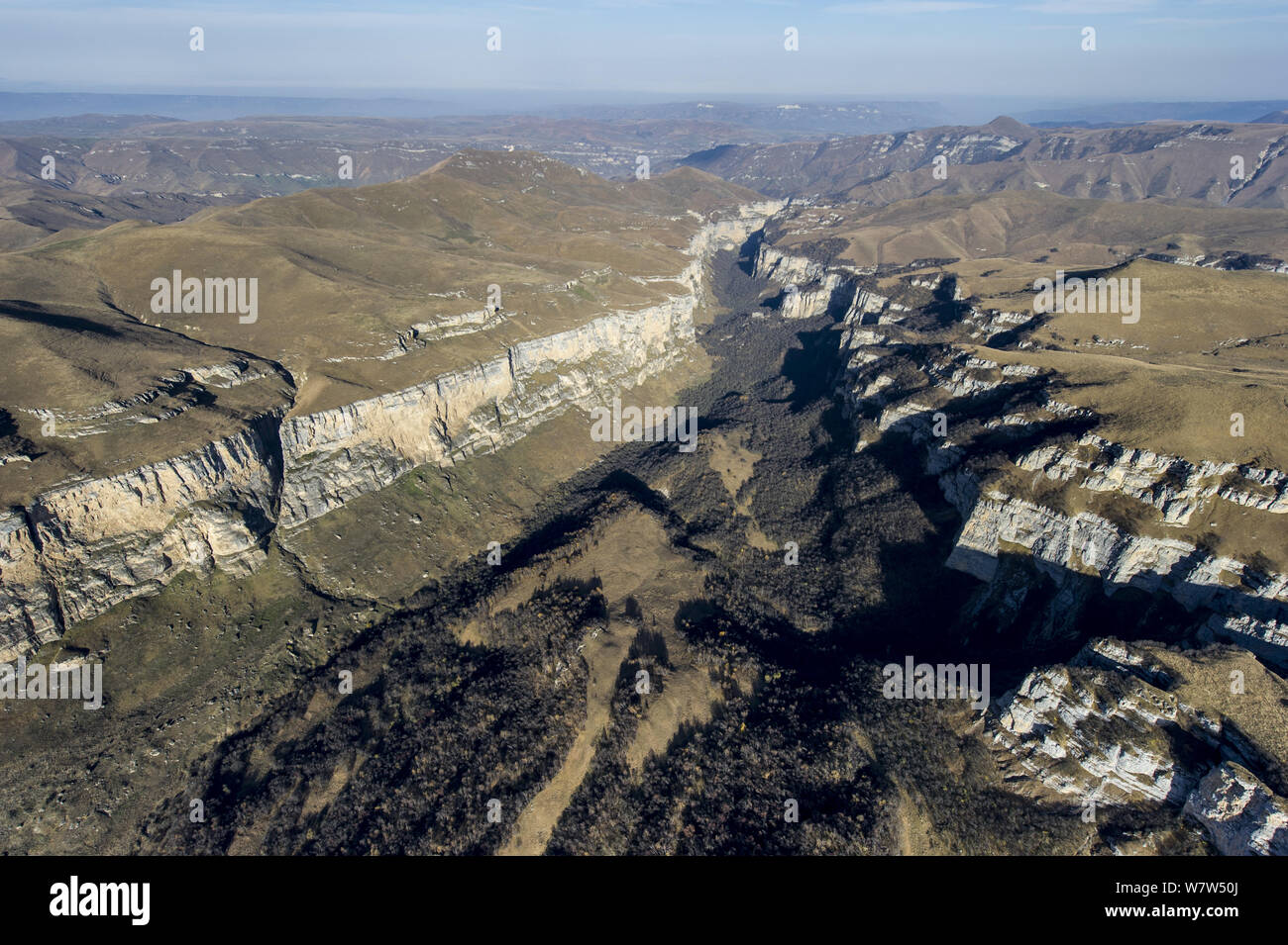 Mountain overhang hi-res stock photography and images - Alamy