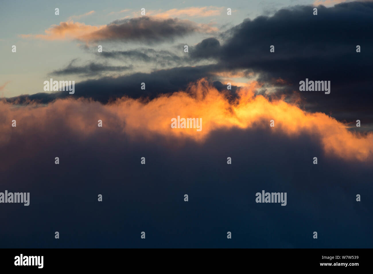 Cloud edges hi-res stock photography and images - Alamy