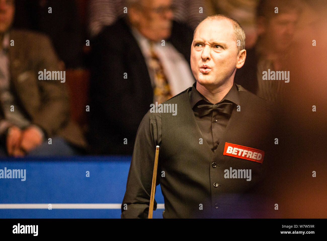 Graeme Dott of Scotland considers a shot to Ali Carter of England in ...