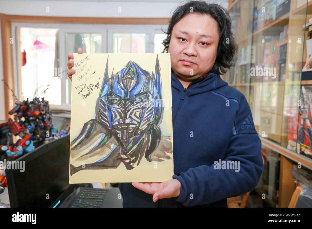 Chinese Transformers fan Wang Geng shows a painting of Optimus Prime ...