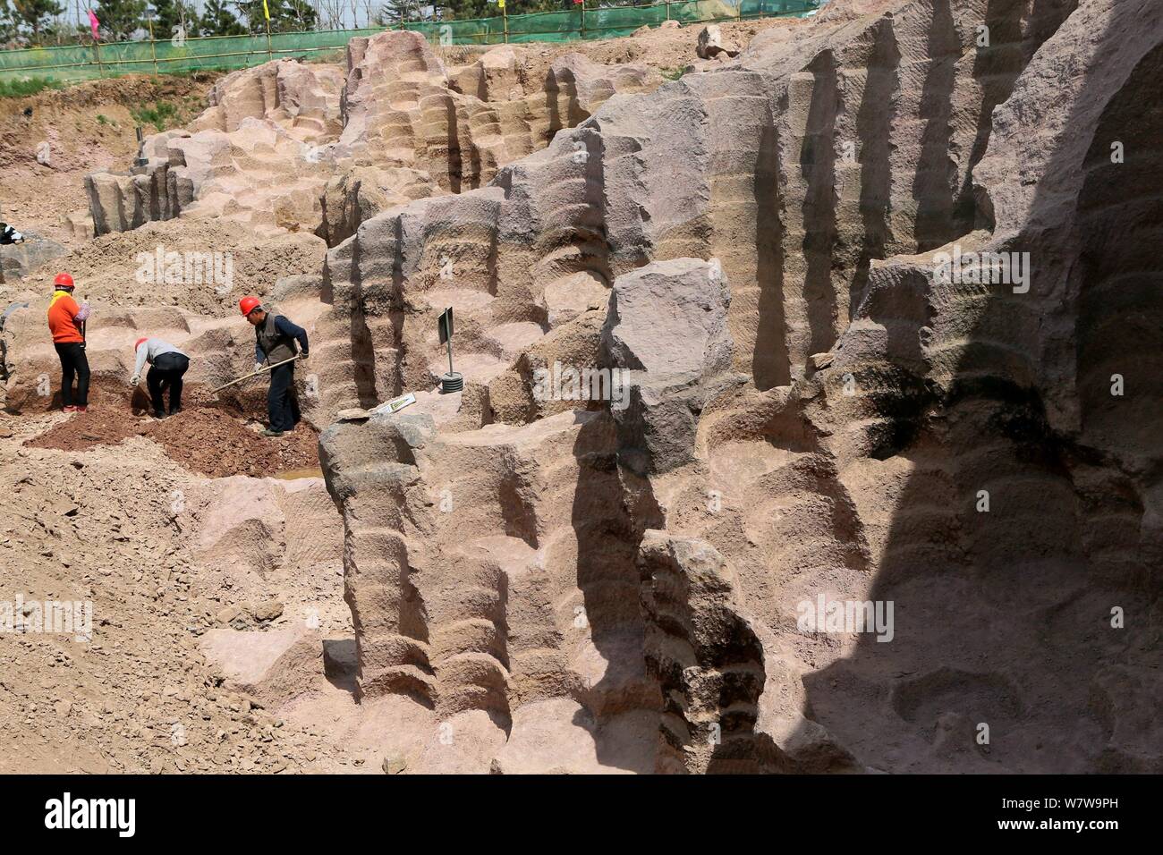 Millstone pit hi-res stock photography and images - Alamy