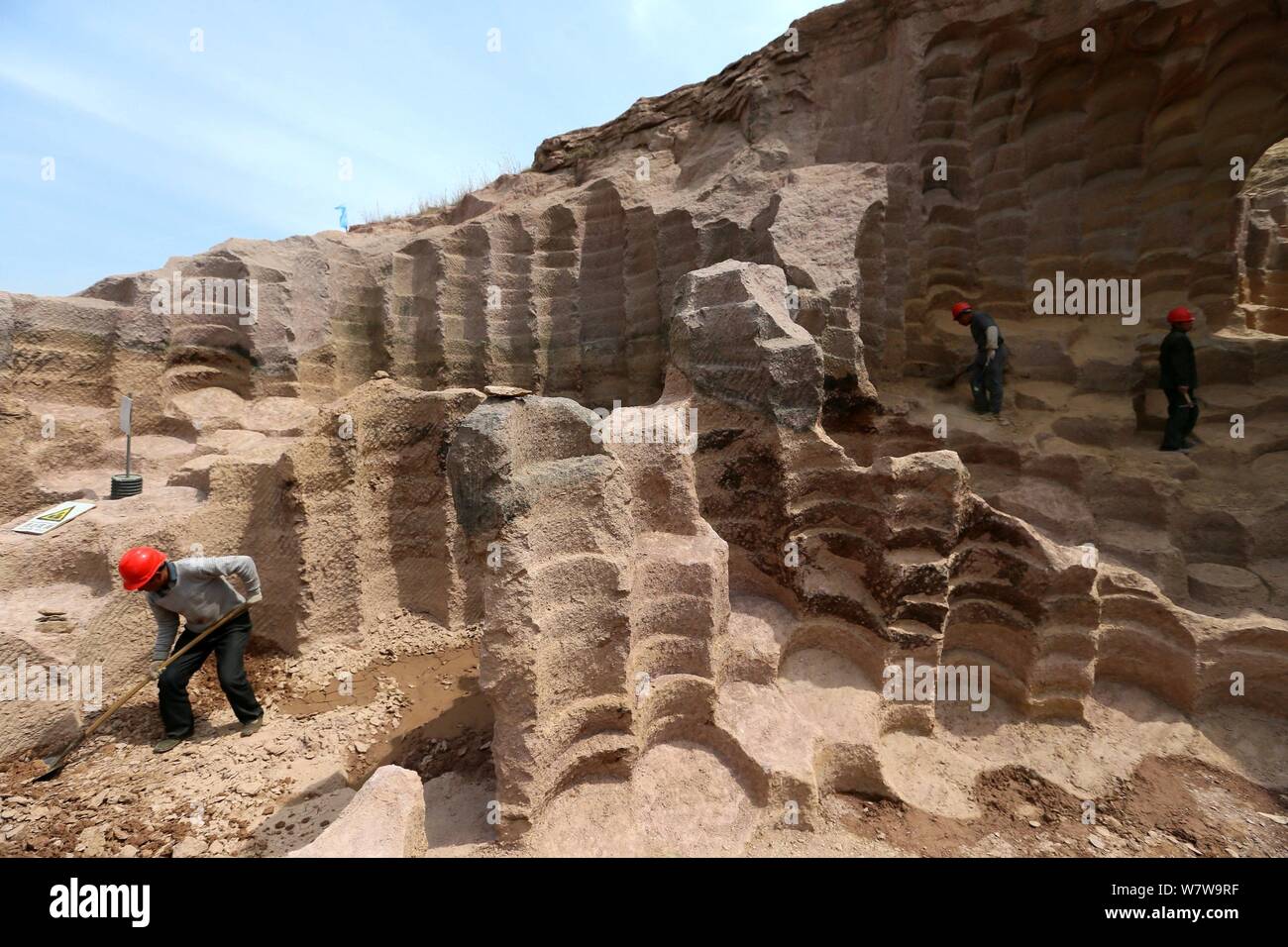 Millstone pit hi-res stock photography and images - Alamy