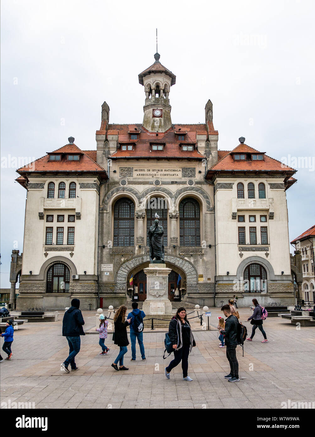 Ovid statue hi-res stock photography and images - Alamy