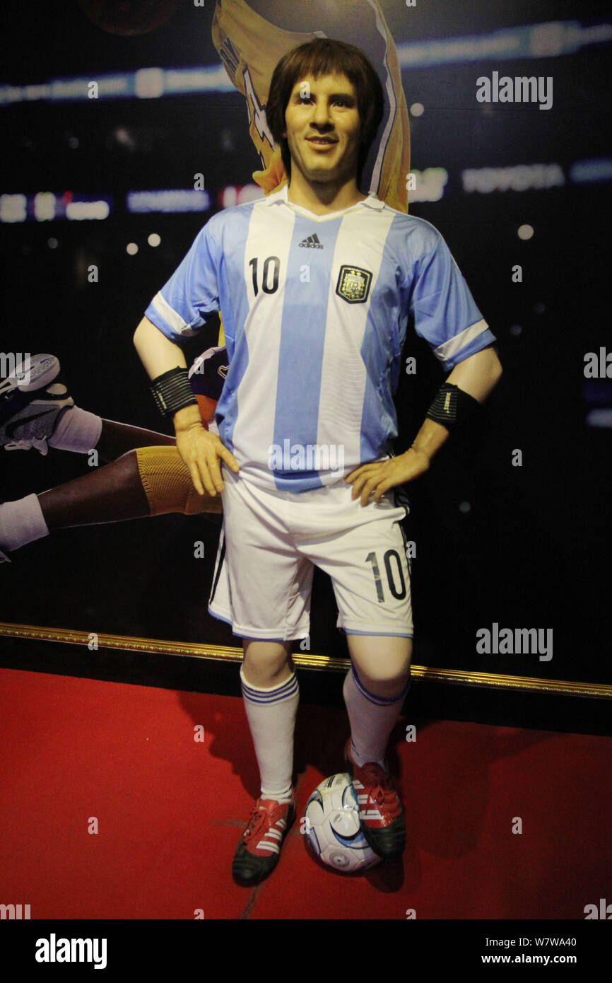 Lionel Messi Sculpture High Resolution Stock Photography and Images - Alamy