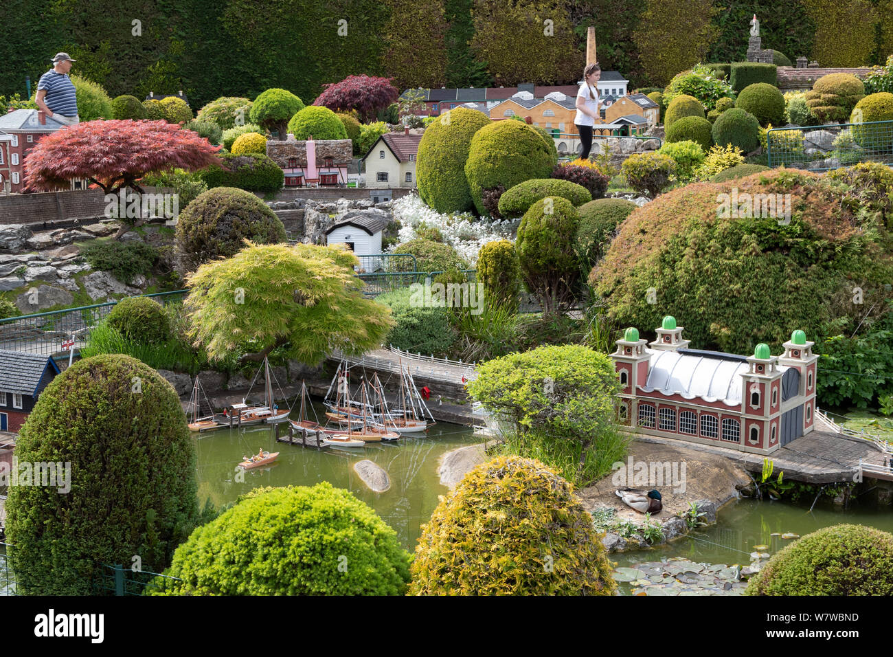 Bekonscot model village and railway hi-res stock photography and images ...