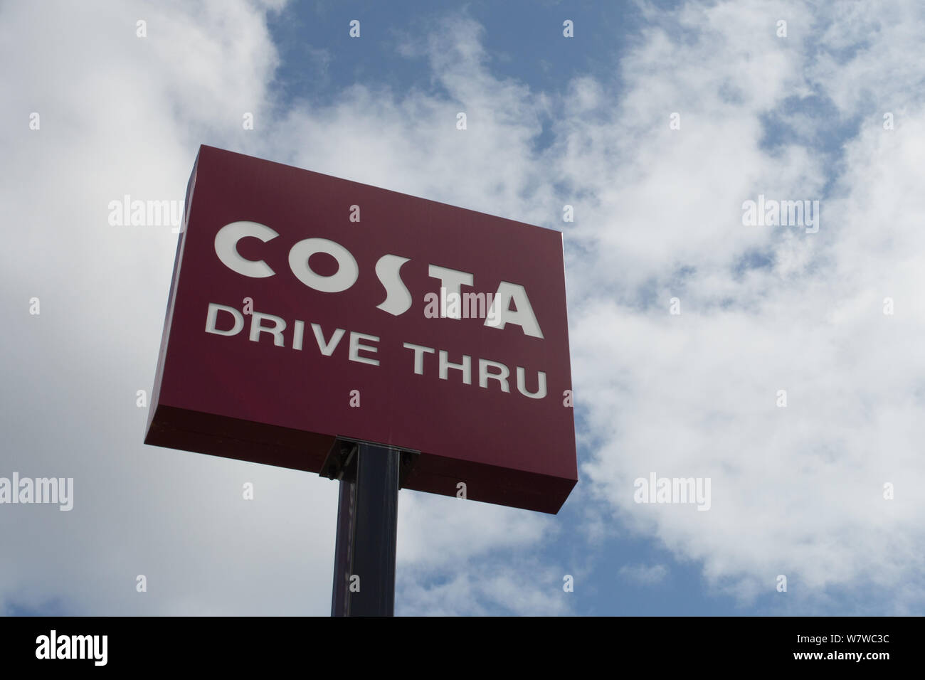 Costa Drive Thru signage, Reading Gateway Retail Park Stock Photo - Alamy