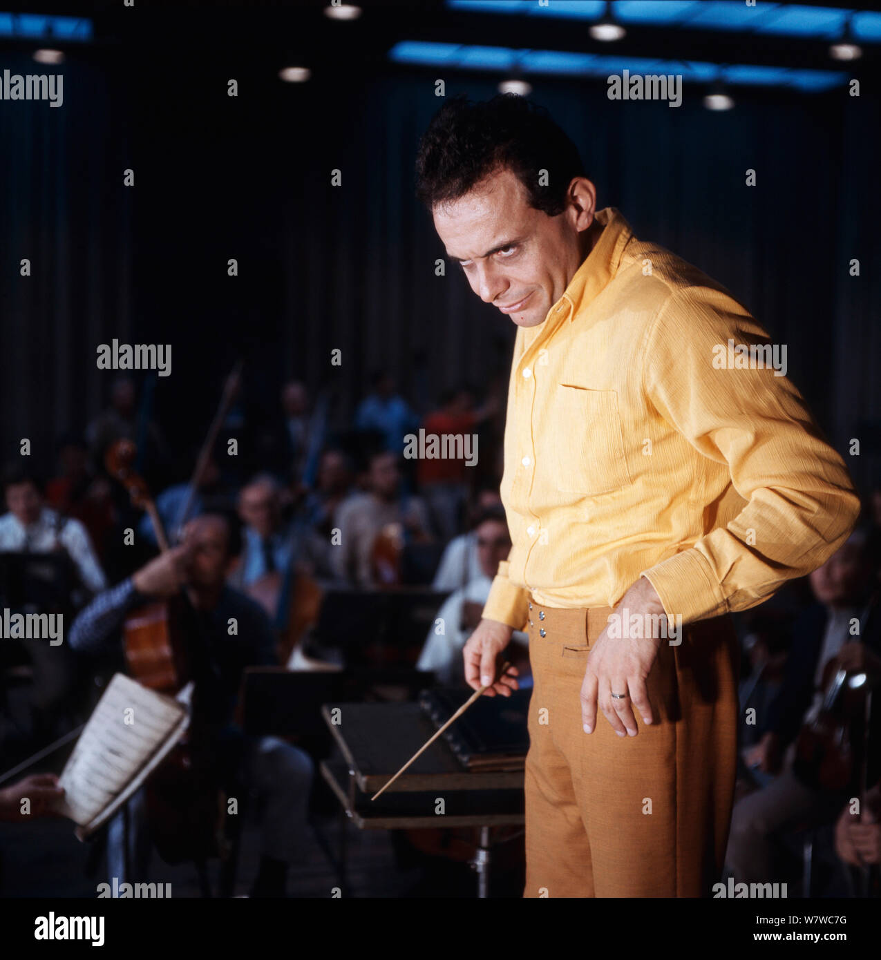 Dirigent Lorin Maazel bei einem Konzert, ZDF, Deutschland 1975 ...