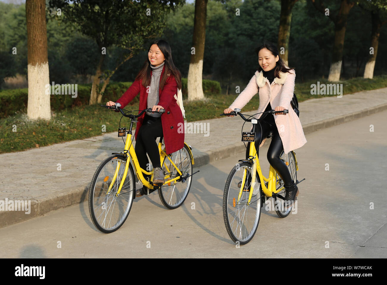 College students bike ride hi-res stock photography and images - Alamy