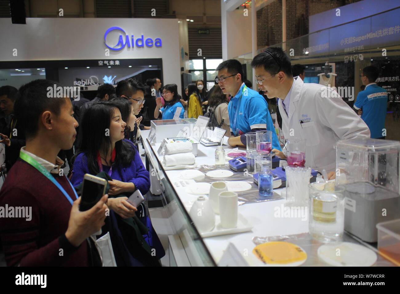 Midea china hi-res stock photography and images - Alamy