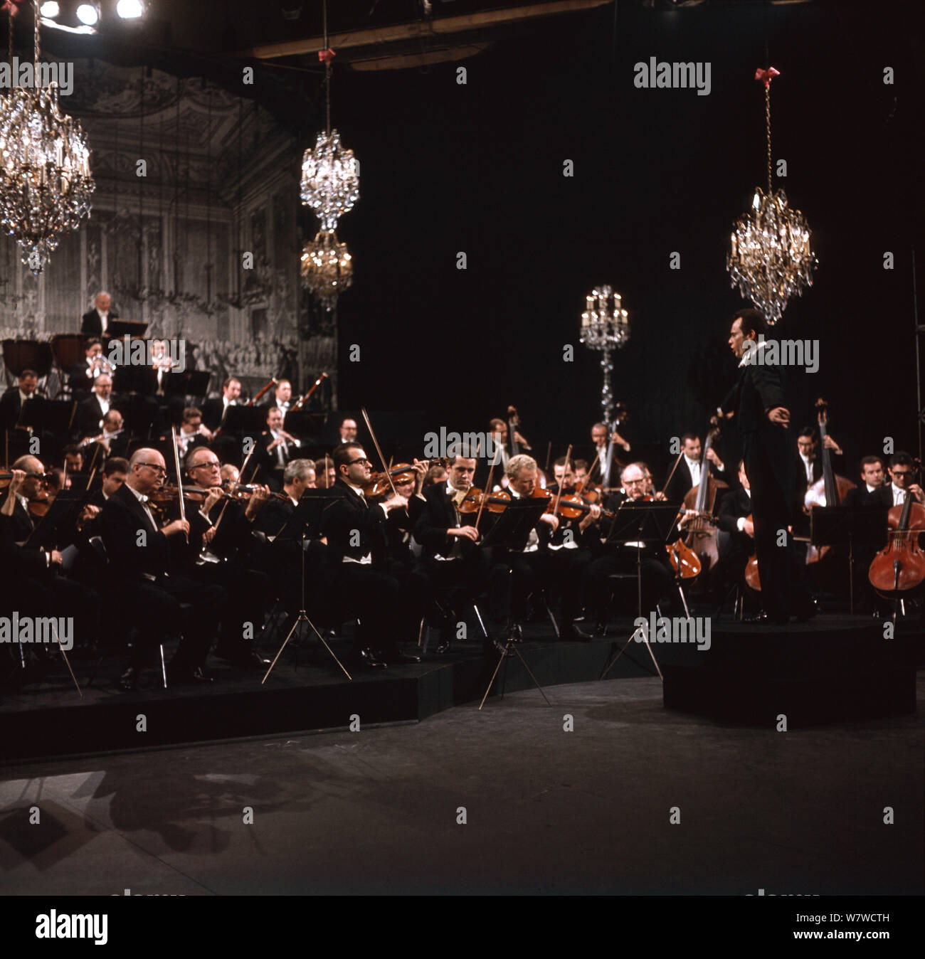 Dirigent Lorin Maazel bei einem Konzert, ZDF, Deutschland 1975 ...