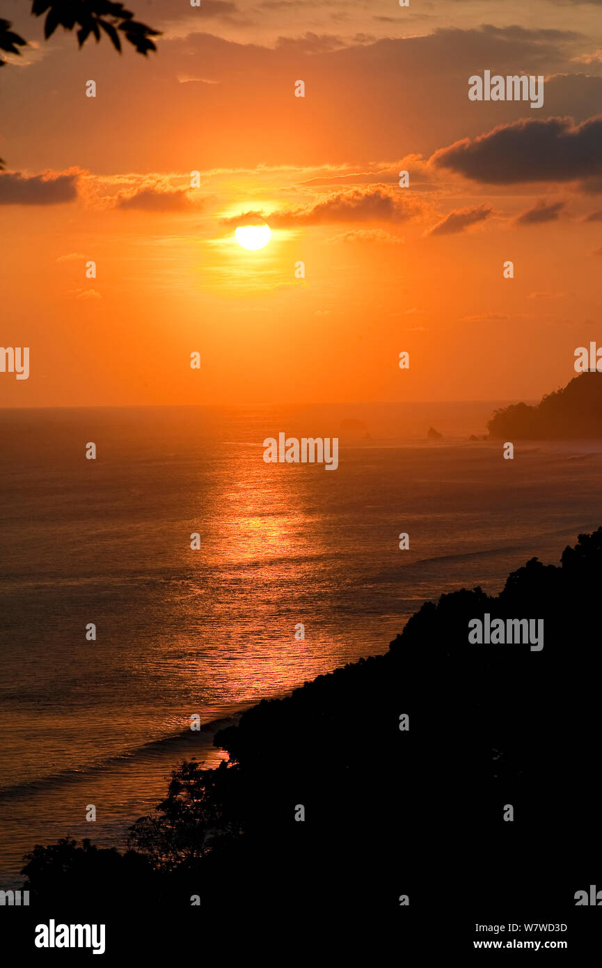 Sunset over the Pacific ocean, Corcovado National Park, Costa Rica ...