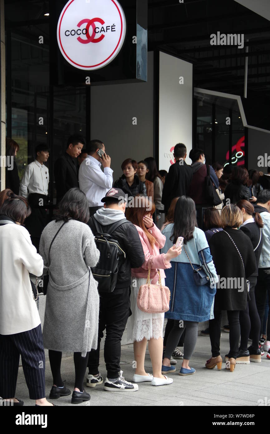Chinese customers queue up in front of the Coco Chanel Cafe on West ...