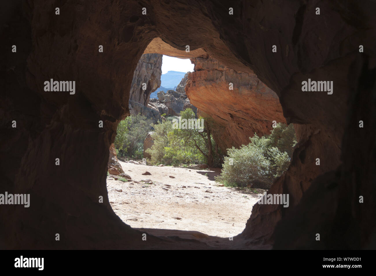 Cave opening hi-res stock photography and images - Alamy