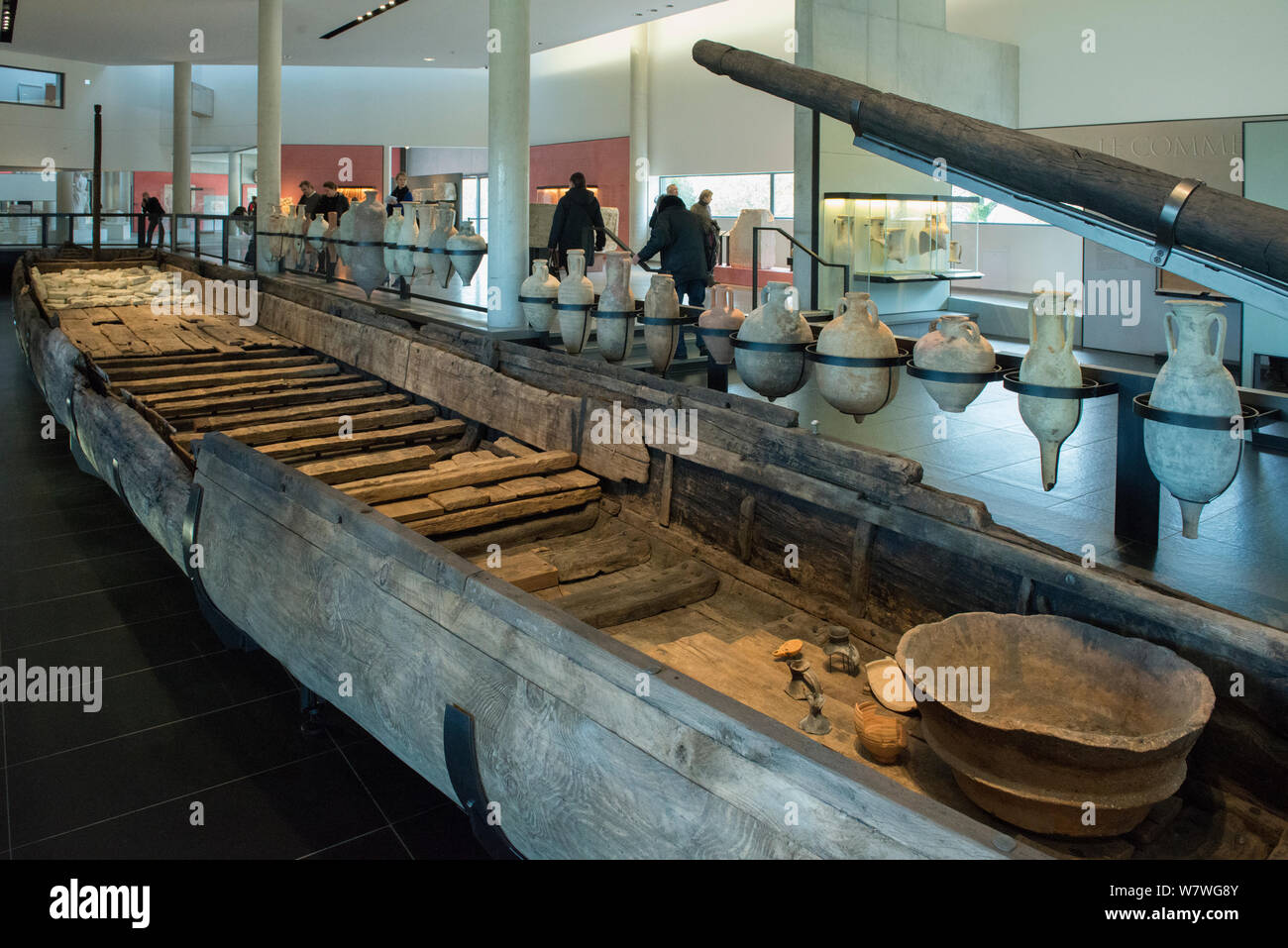 Roman barge hi-res stock photography and images - Alamy