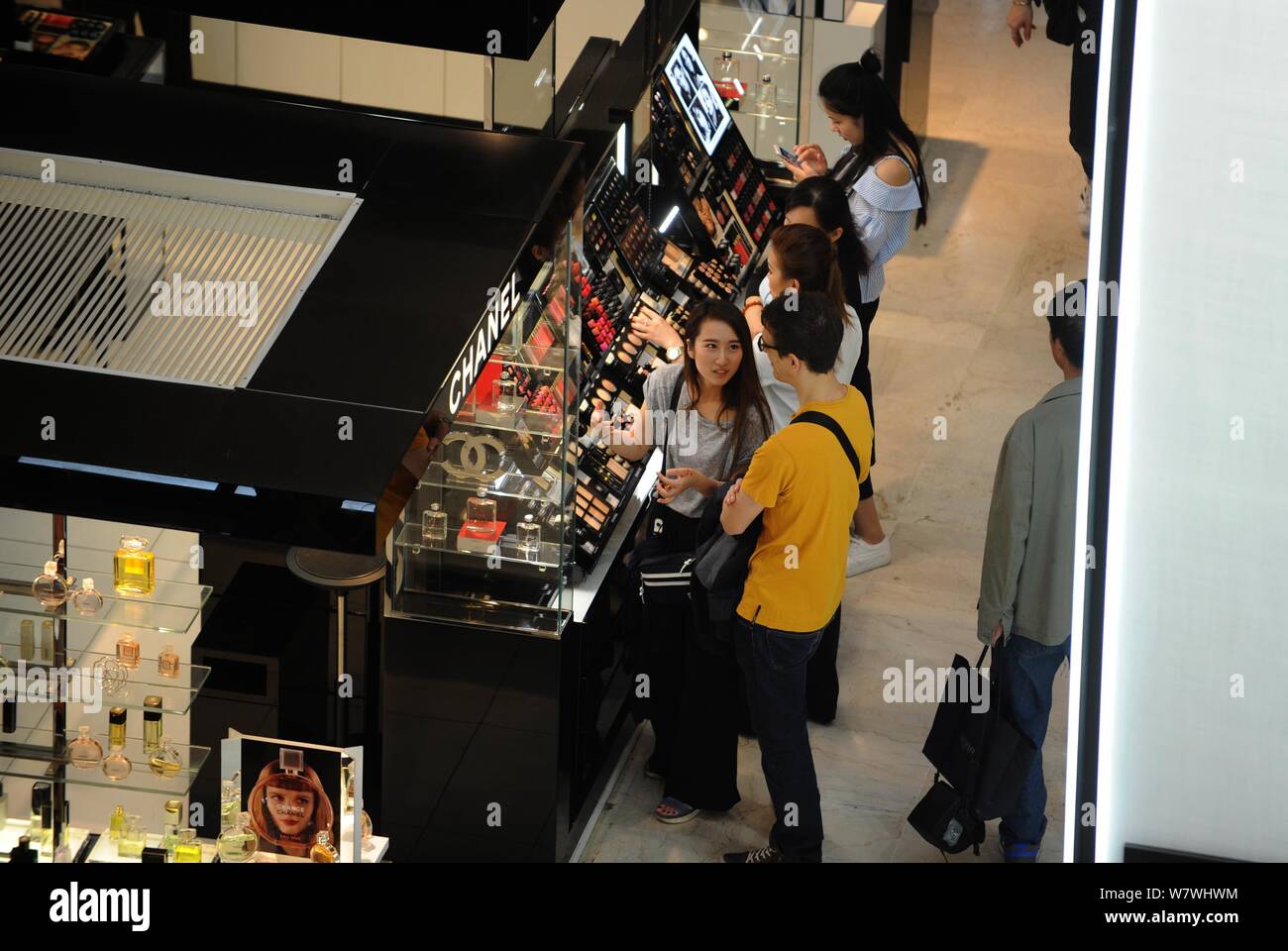 Cosmetics counter shop hi-res stock photography and images - Alamy