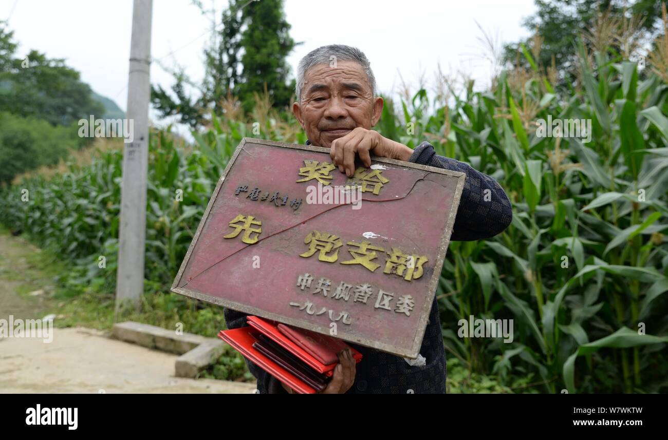 81 year old man hi-res stock photography and images - Alamy