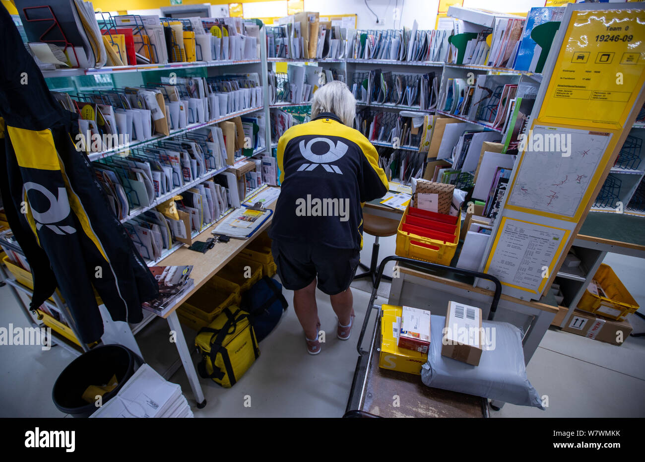 Deutsche mail hi-res stock photography and images - Alamy