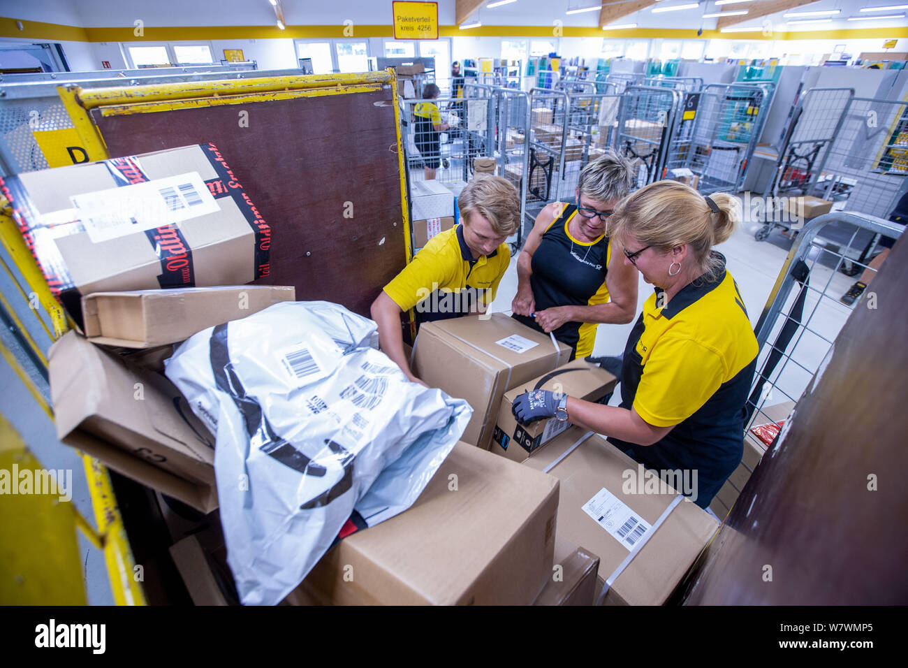 Parcels tour hi-res stock photography and images - Alamy