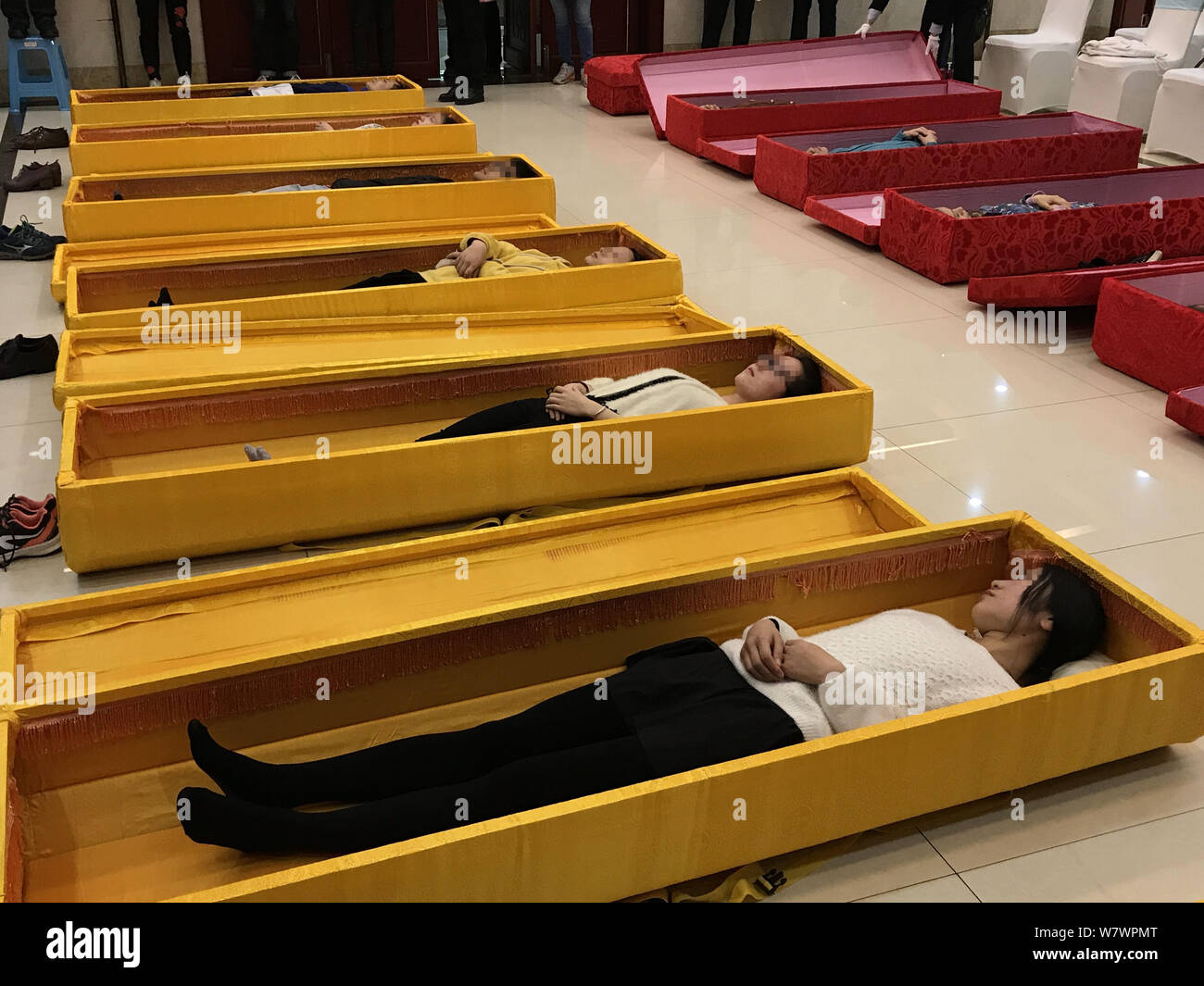 Chinese coffin hi-res stock photography and images - Alamy