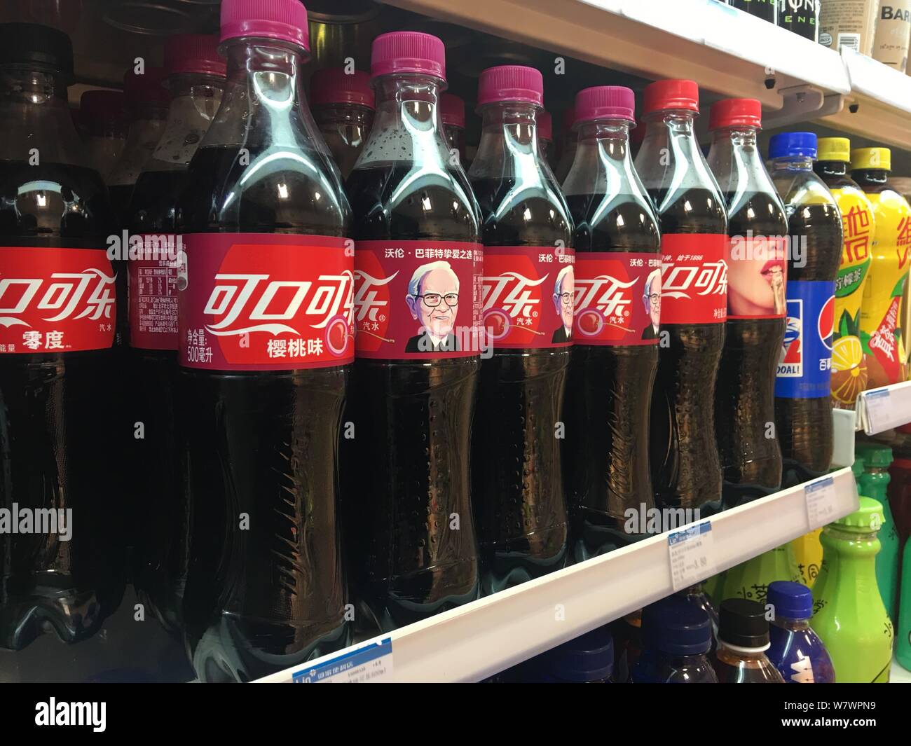 Warren buffett coca cola hi-res stock photography and images - Alamy