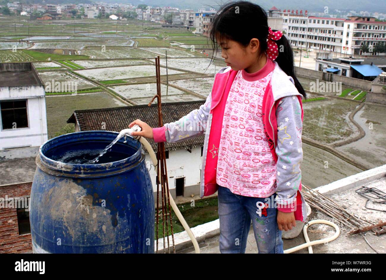 Chinese girl Xiong Jing helps her parents after finishing her homework ...