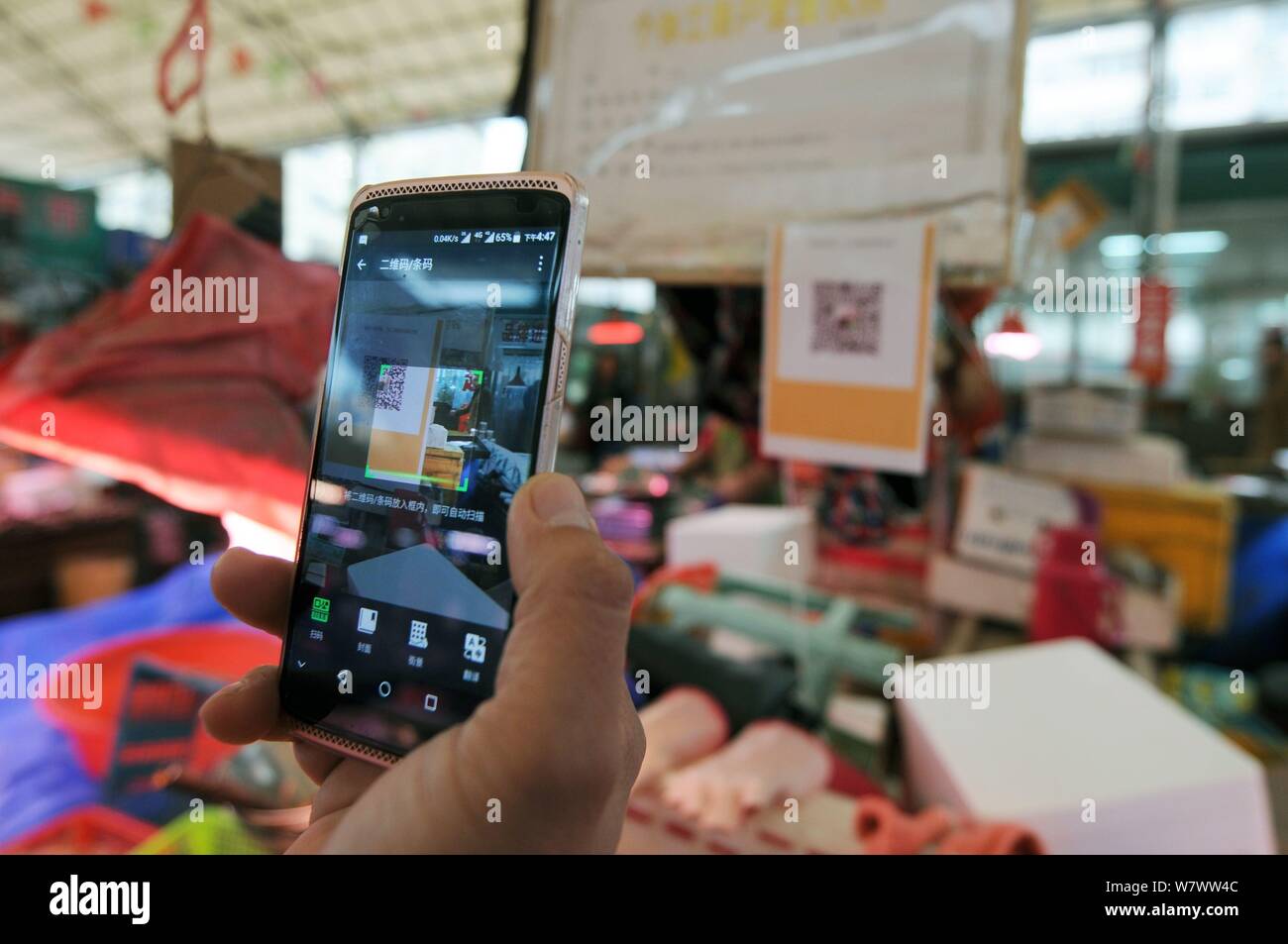 Smartphone pay china market hi-res stock photography and images - Alamy