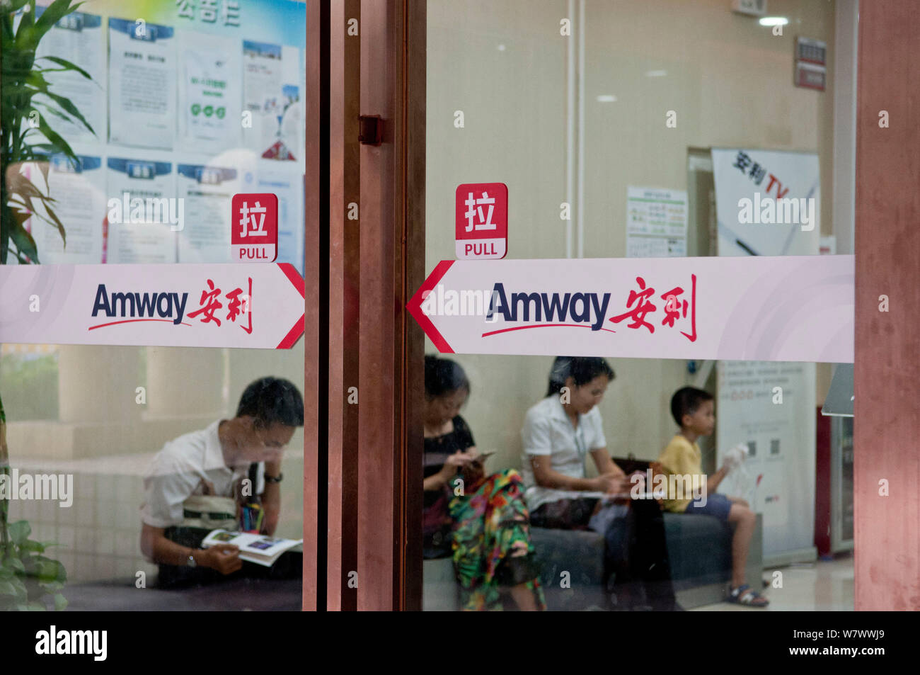 Direct selling hi-res stock photography and images - Alamy