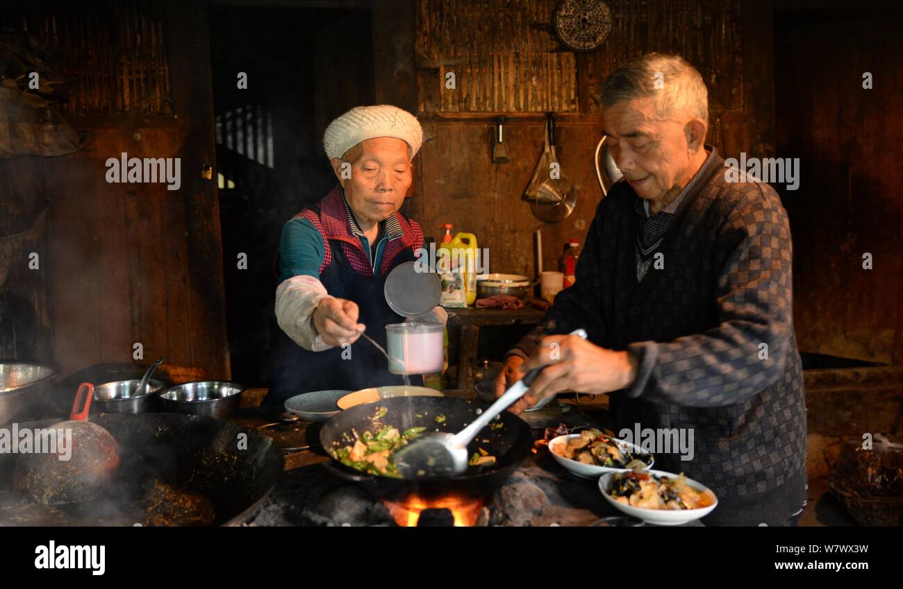 --FILE--81-year-old Chinese man Huang Dafa, persuading and then leading ...