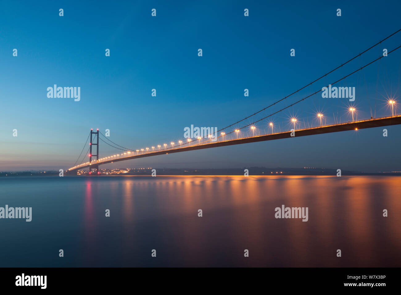 Humber Bridge crossing the Humber estuary. Kingston upon Hull, East ...