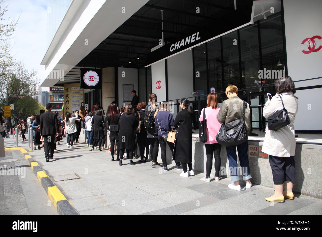 Chinese customers queue up in front of the Coco Chanel Cafe on West ...