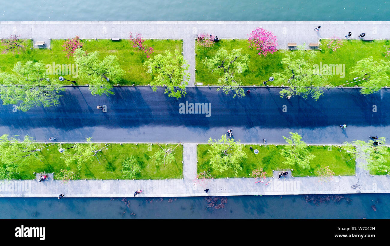China hangzhou west lake bai causeway hi-res stock photography and ...