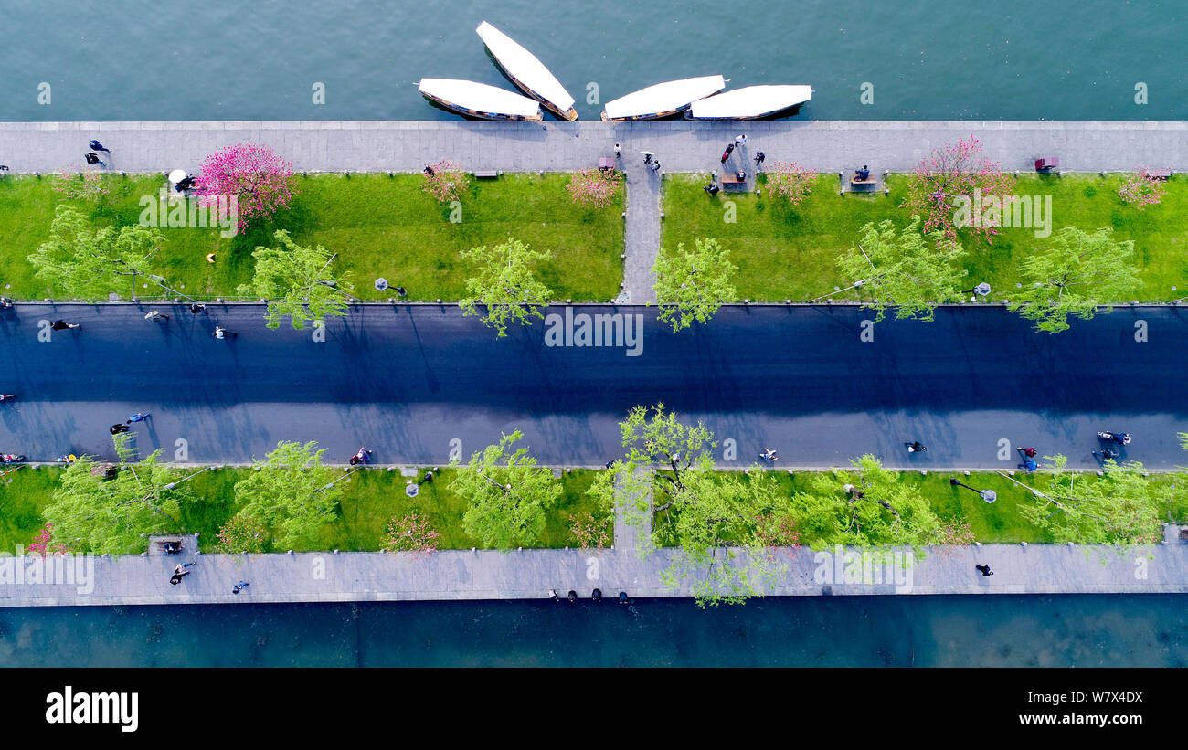 China hangzhou west lake bai causeway hi-res stock photography and ...